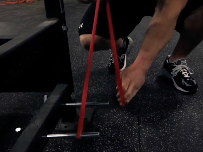 Equipment Demo – Setting Up Bands For The Bench Press | Rogue Fitness ...